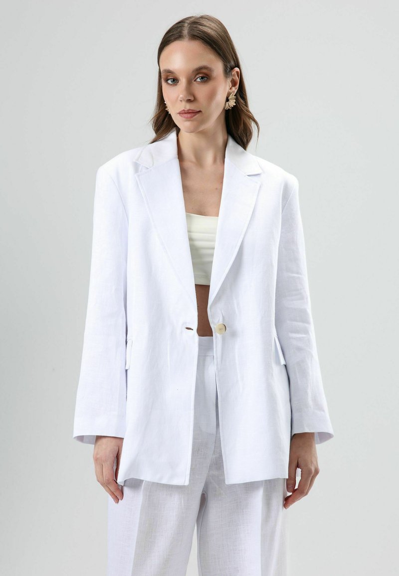 D.MoRo ONE-BUTTON CLOSURE - Halflange jas - white/wit - Zalando.nl