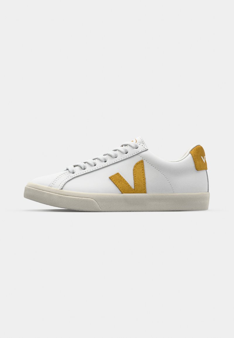 Veja ESPLAR LOGO - Matalavartiset tennarit - extra white/safran ...