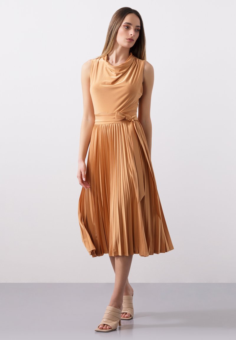 Bcbgmaxazria Robe De Jour Toast Beige Beige Zalando Be