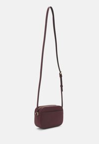 kate spade new york AVA PEBBLED CROSSBODY - Umhängetasche - cordovan ...