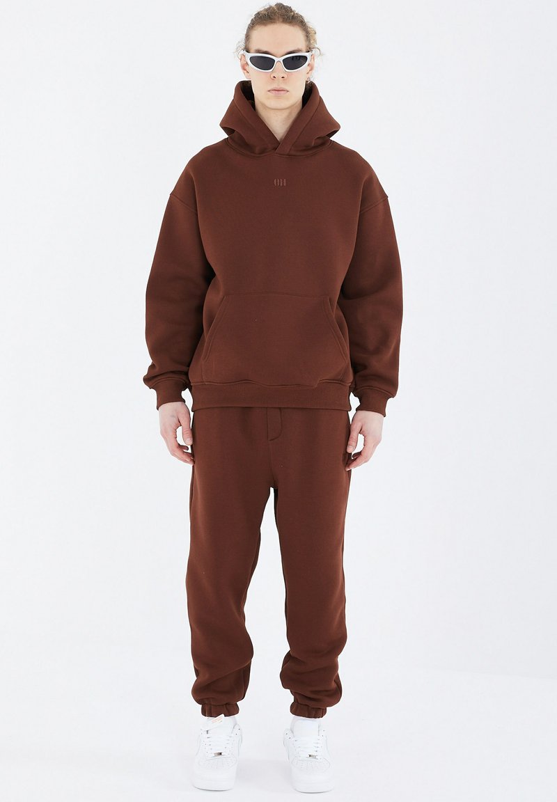 Megaman BASIC JOGGINGA SET - Tracksuit - braun/brown - Zalando