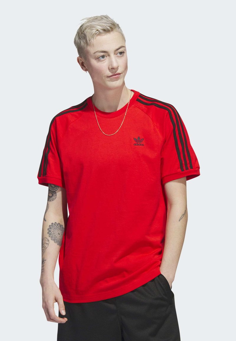 adidas Originals COLOR CLASSICS PLUSH - Print T-shirt - vivid red/red ...