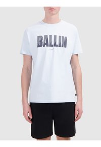 Ballin REGULAR FIT CREWNECK - T-shirt print - light blue/lichtblauw ...