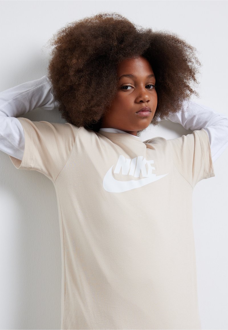 Nike Sportswear Tee Futura Icon Unisex Print T Shirt Sanddrift Sand