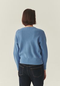 TATUUM SHUE - PULLOVER - Pulóver - blue sky/kék - Zalando.hu