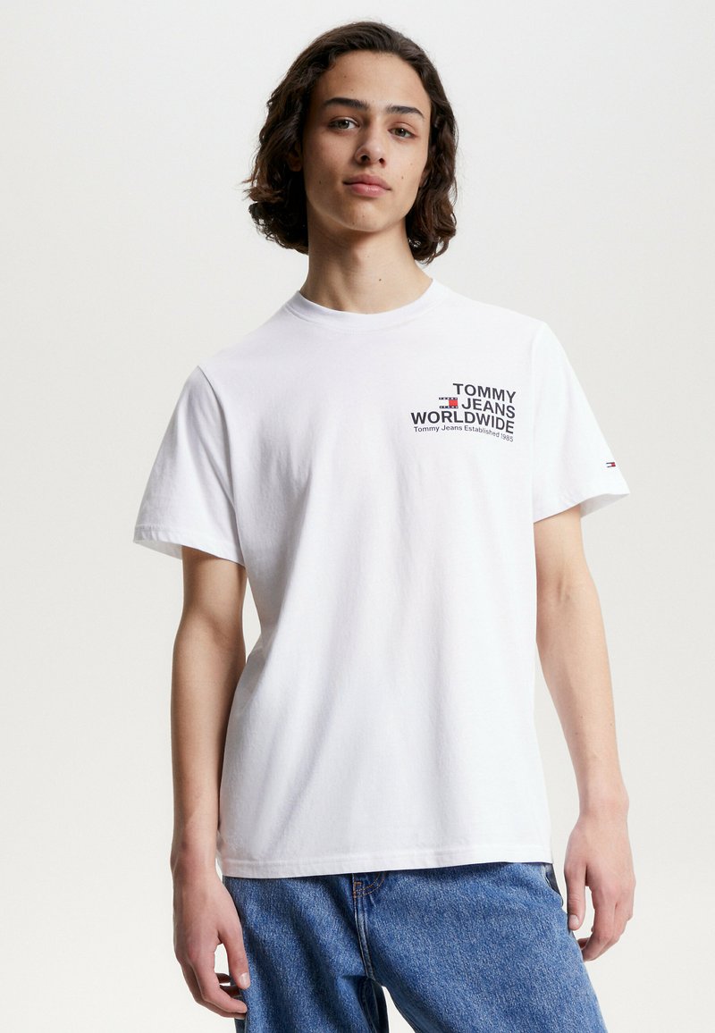 Tommy Jeans REG ENTRY WW CONCERT - T-shirt imprimé - white/blanc ...