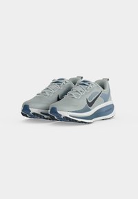 Nike Performance VOMERO UNISEX - Road running shoes - grey fog/dark ...