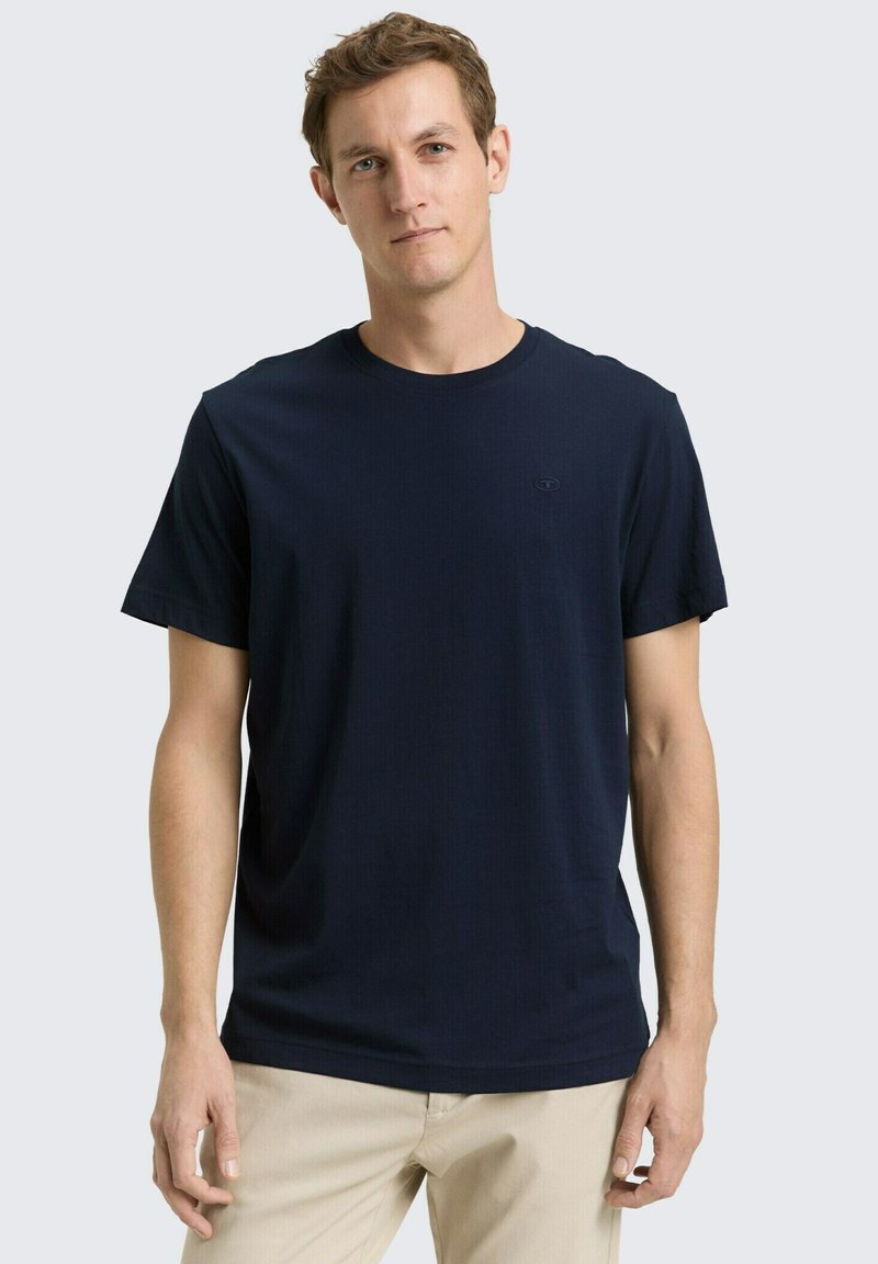 TOM TAILOR MIT LOGO-STICKEREI - T-shirt basic - sky captain blue ...