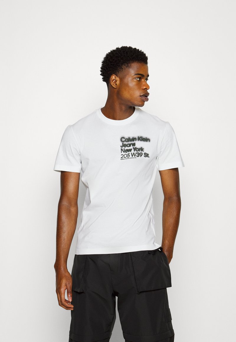 Calvin Klein Jeans BLURRED ADDRESS LOGO TEE - Print T-shirt - bright ...
