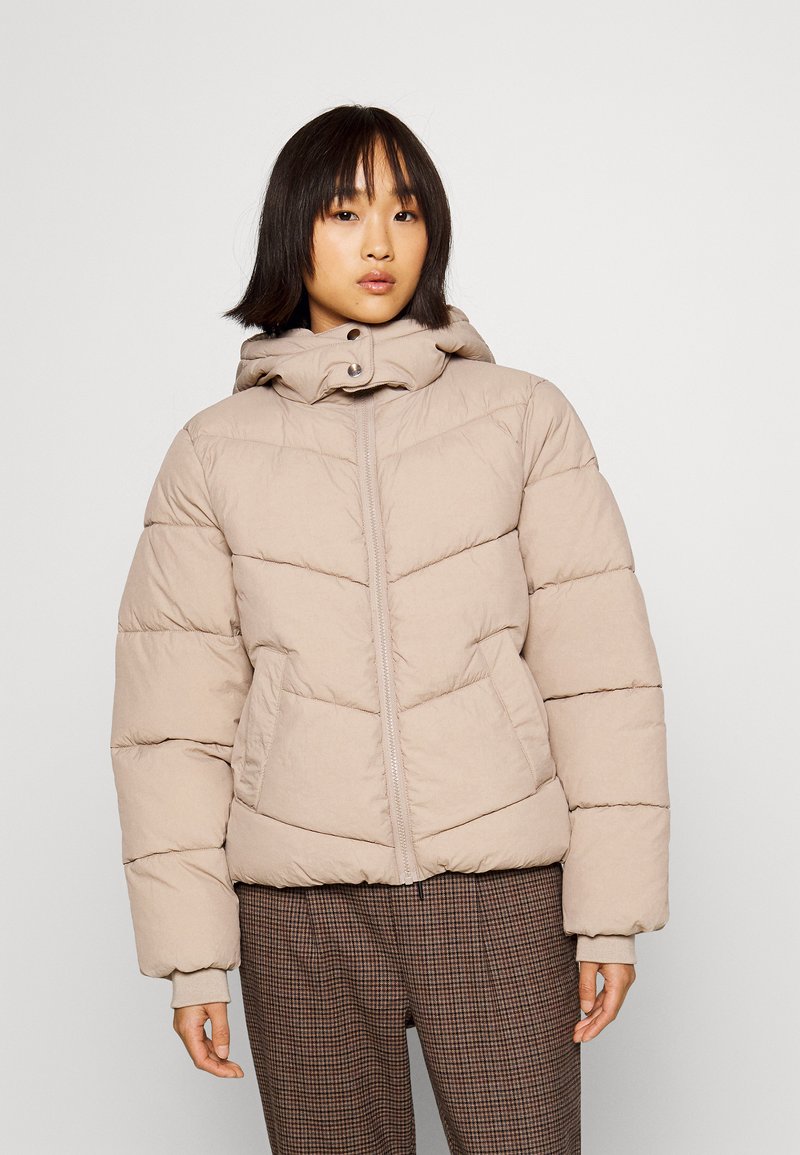 Pieces Petite PCJAMILLA SHORT PUFFER JACKET - Winter jacket - silver ...