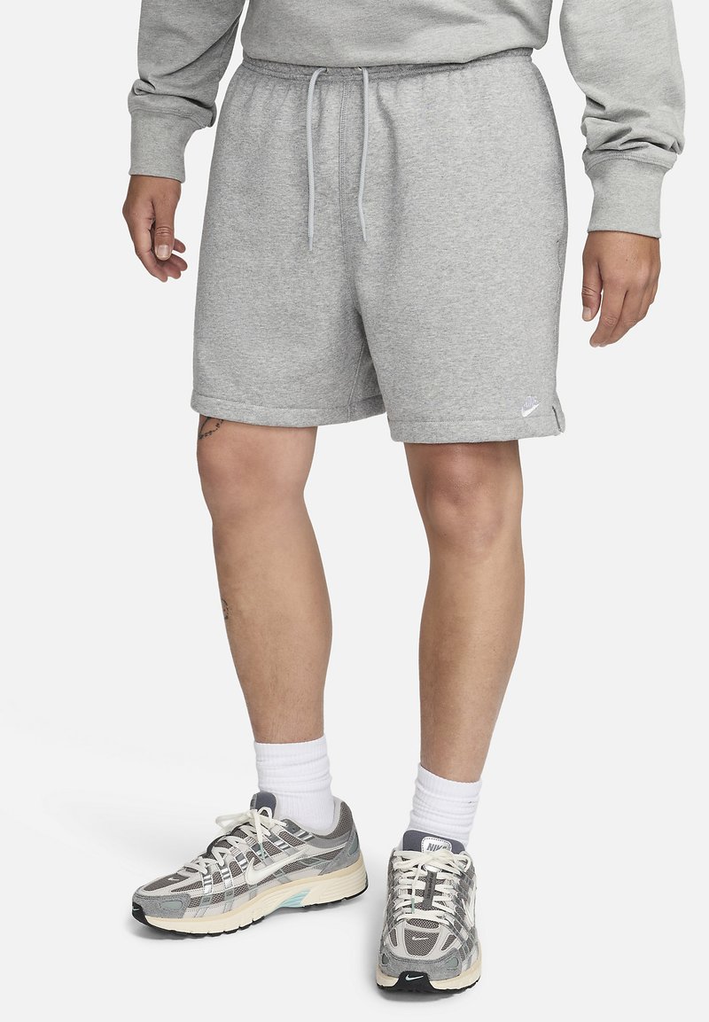 Nike Sportswear CLUB FLOW - Træningsbukser - dk grey heather it smoke ...