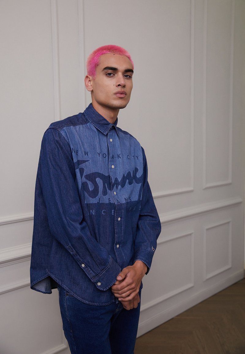 Tommy Jeans LASERED WIDE - Camisa - denim medium/blue denim - Zalando.es