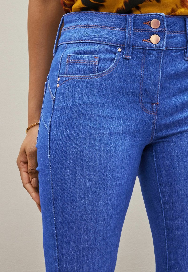 Next LIFT AND SHAPE - Vaqueros bootcut - bright blue denim/azul ...