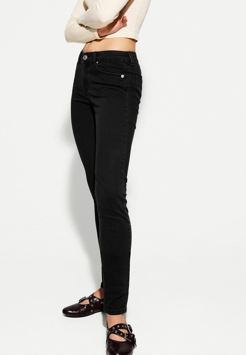 Bershka Jeans Slim Fit - black/schwarz - Zalando.ch