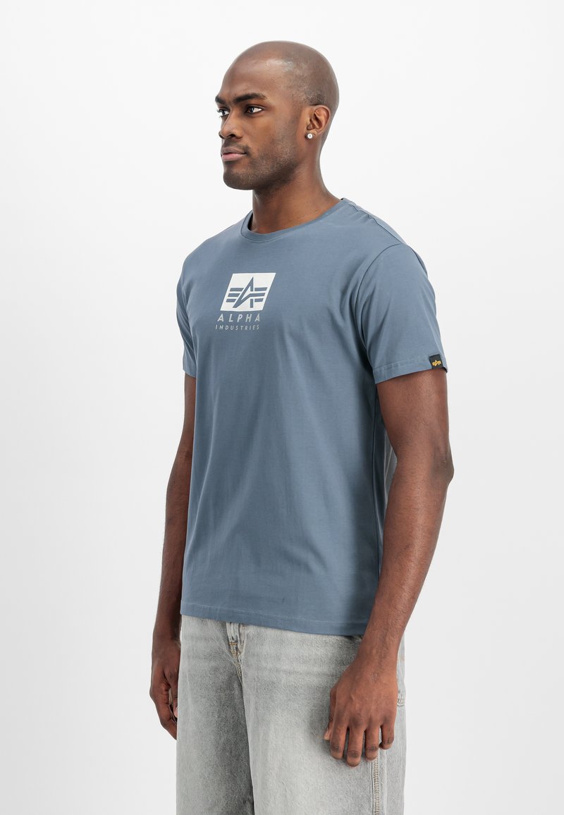 Alpha Industries LOGO T - Print T-shirt - denim blue/blue - Zalando