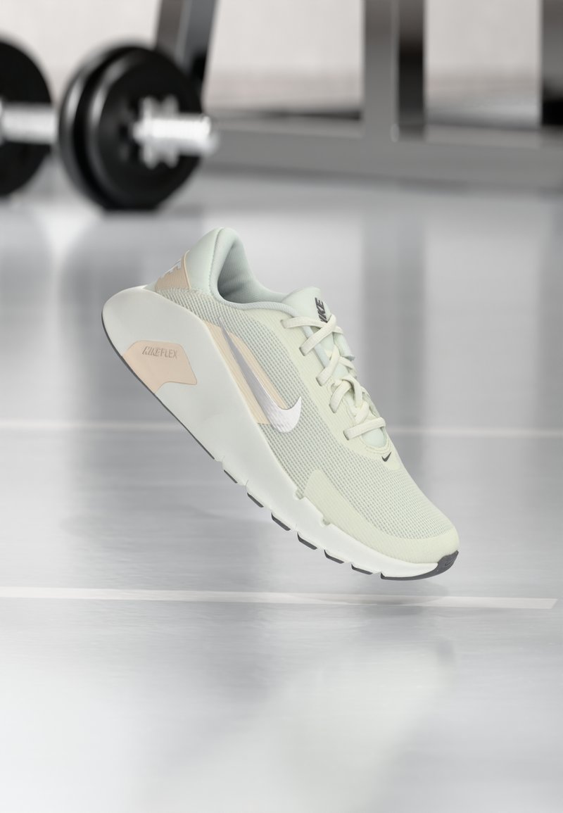 Nike Performance Trainingsschuh - sail/white/chalk/pencil point/weiß ...