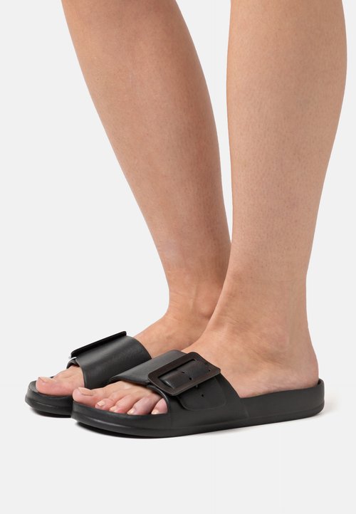Crocs SPLASH STRAPPY SANDAL - Badslippers - black/zwart-metallic ...
