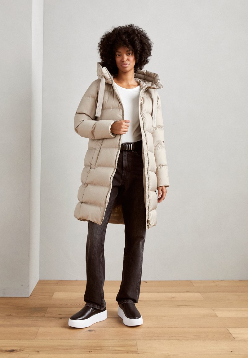 Marc O'Polo FIXED HOOD WELT POCKETS LOGO TAPES - Kabát z prachového peří - chalky mauve/béžová ...