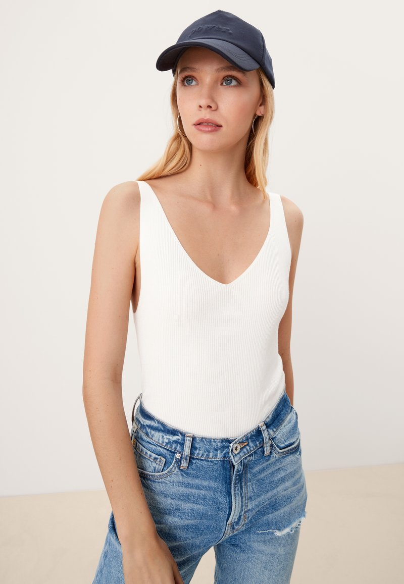 qs-toppi-off-white-luonnonvalkoinen-zalando-fi