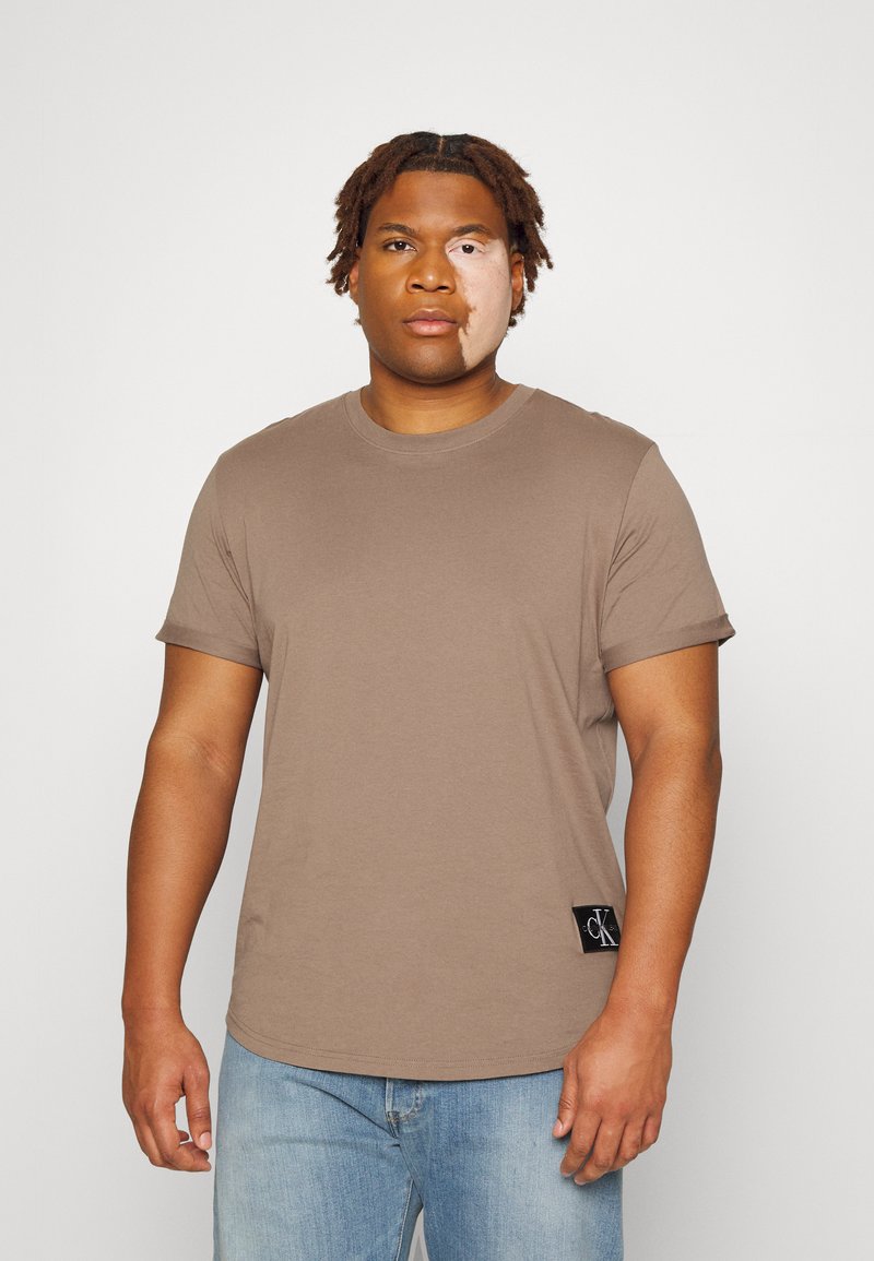 Calvin Klein Jeans Plus Badge Turn Up Sleeve Plus Size Basic T Shirt