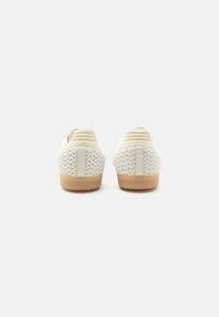 adidas Originals SAMBA OG W - Sneakers - off white/warm vanilla ...