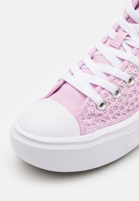 Converse CHUCK TAYLOR ALL STAR MOVE CROCHET PLATFORM UNISEX - Baskets ...