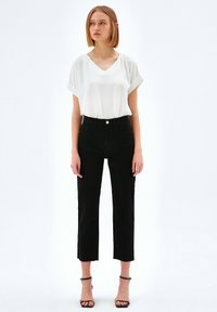 adL CROPPED - Straight leg jeans - black/zwart - Zalando.nl