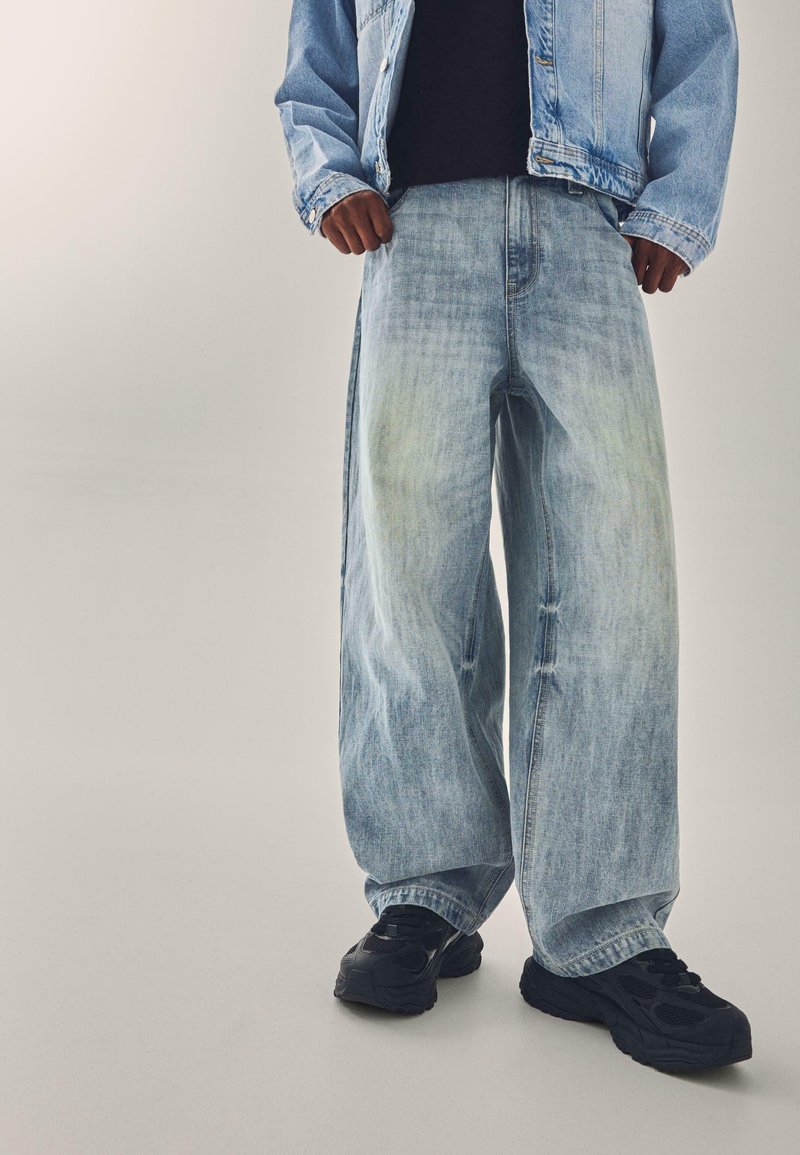 Bershka EMBROIDERED SUPER - Blugi drepți - blue denim/denim albastru ...