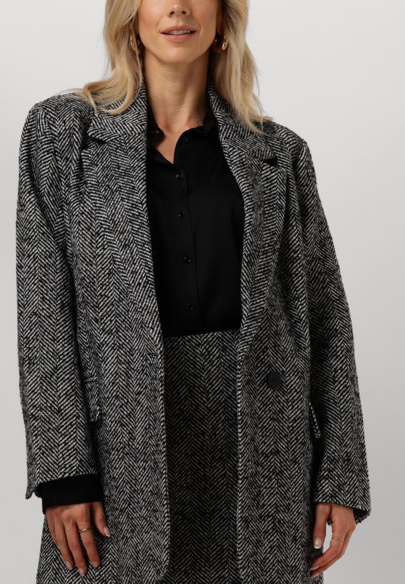 Copenhagen Muse JADALYN - Halflange jas - black w.bright white/zwart ...