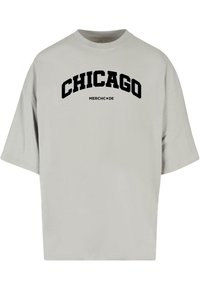 Merchcode CHICAGO WORDING - HUGE - T-Shirt print - lightasphalt ...