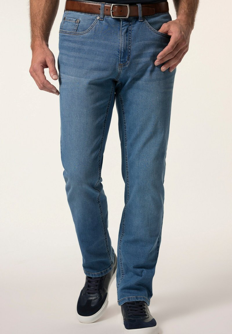 BOSTON PARK LIGHTWEIGHT BAUCHFIT FIT 5 POCKET - Jeans fuselé - light ...