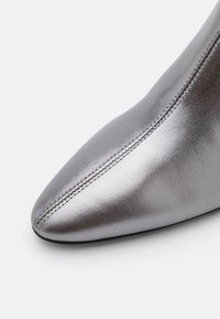 Furla BLOCK BOOT - Botines - soil/nero/plateado - Zalando.es