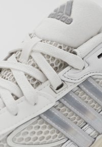 adidas Originals RESPONSE CL UNISEX - Sneakers laag - silver metallic ...