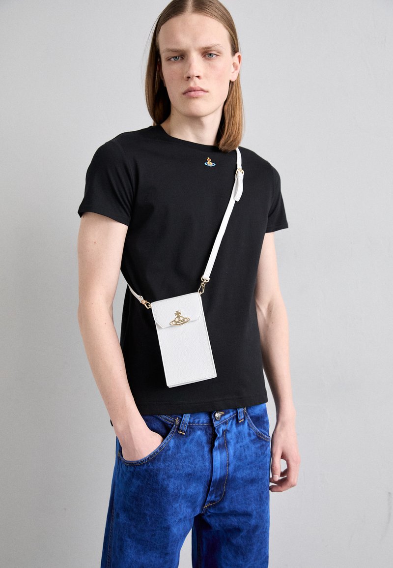 Vivienne Westwood PHONE BAG UNISEX - Carcasă telefon - white/light gold ...