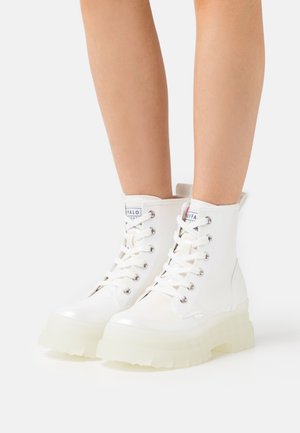 Buffalo VEGAN ASPHA MID - Stivaletti con plateau - white/bianco ...