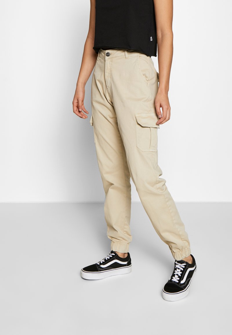 Urban Classics Ladies High Waist Cargo Kapsáče Concrete Béžová