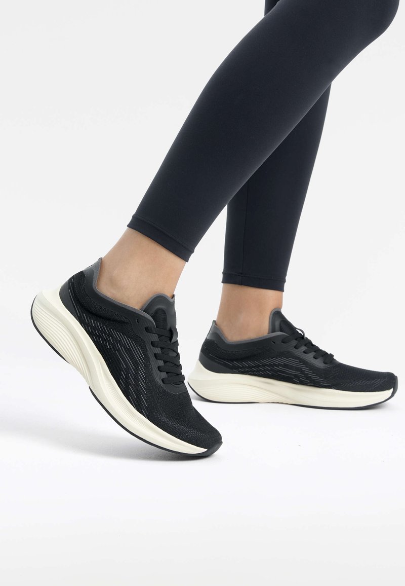 OYSHO LONG-DISTANCE - Road running shoes - black - Zalando.ie