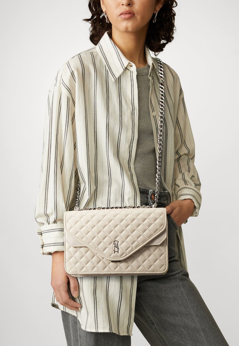 Steve Madden SENZA - Across body bag - bone/silver coloured/off-white ...