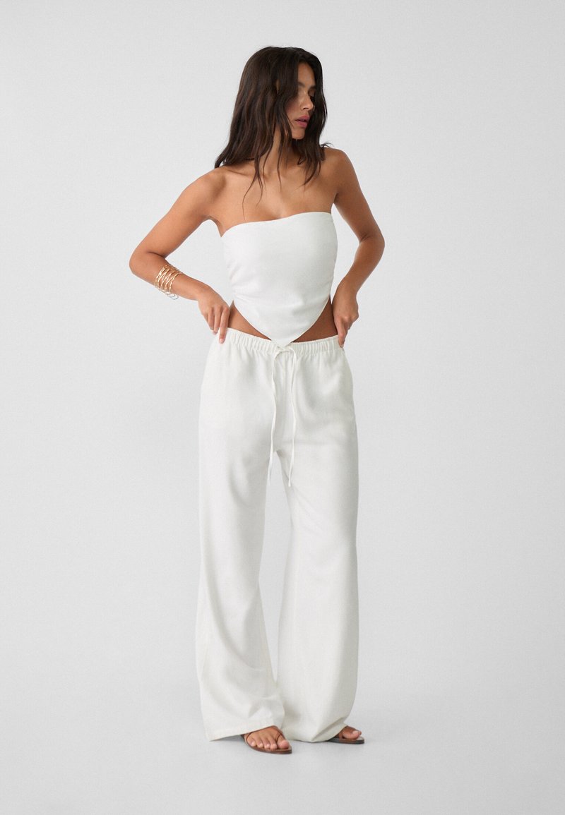 Stradivarius LONG FLOWING RUSTIC - Housut - off white/luonnonvalkoinen ...