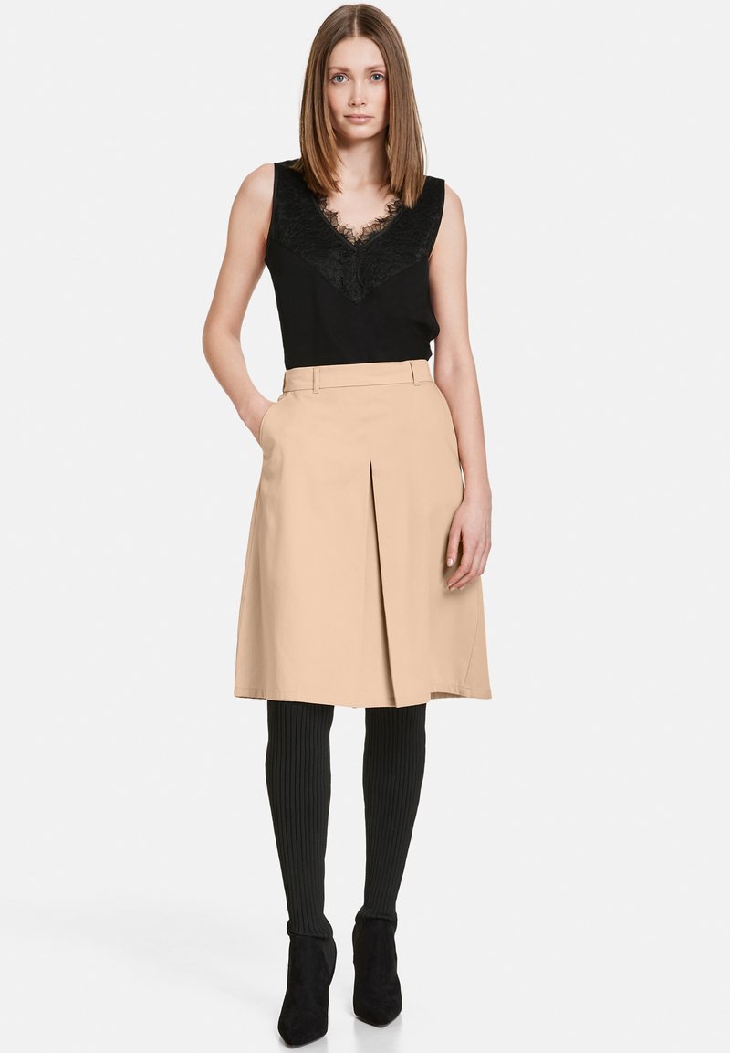 Gerry Weber KURZ LEICHT AUSGESTELLTER MIT KELLERFALTE - Gonna a campana ...