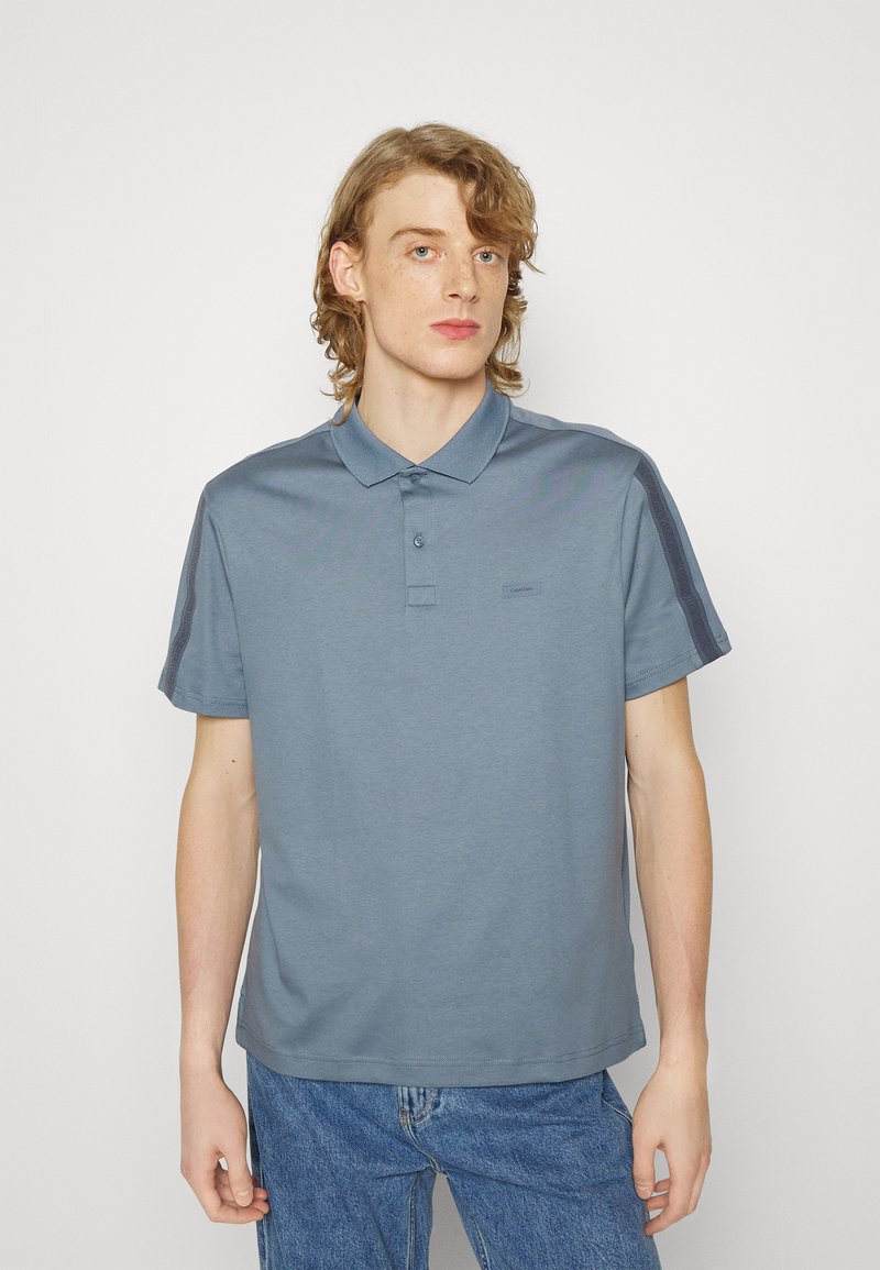 Calvin Klein Logo Tape Comfort Polo Grey Tar Bleu Gris Zalando Fr