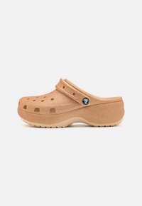 Crocs CLASSIC PLATFORM GLITTER - Muiltjes met hak - shitake/lichtbruin ...