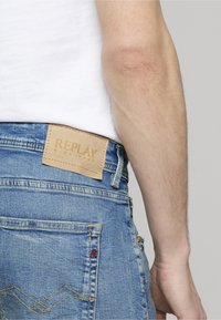 Replay GROVER STRAIGHT FIT JEANS - Straight leg jeans - medium blue ...