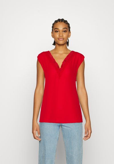 ONLY ONLVIC SOLID TOP - T-shirt basic - high risk red/Rood - Zalando.be
