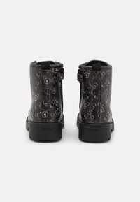 Geox DISNEY CLASSICS MICKEY MOUSE CASEY UNISEX - Schnürstiefelette ...