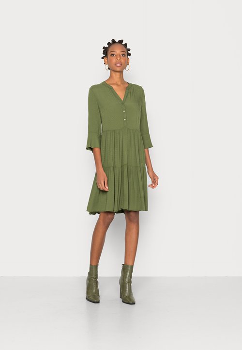 Robes vert olive en ligne sur la boutique Zalando