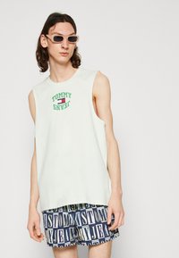 Tommy Jeans MIRROR TANK - Top - minty/mint - Zalando.de