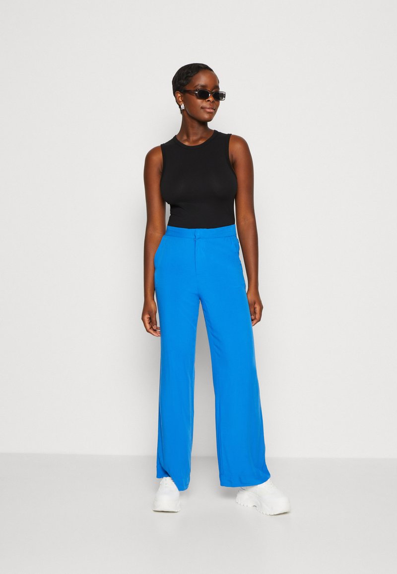 Weekday CLEAN FITTED TANK 2 PACK - Linne - black/light blueish grey ...