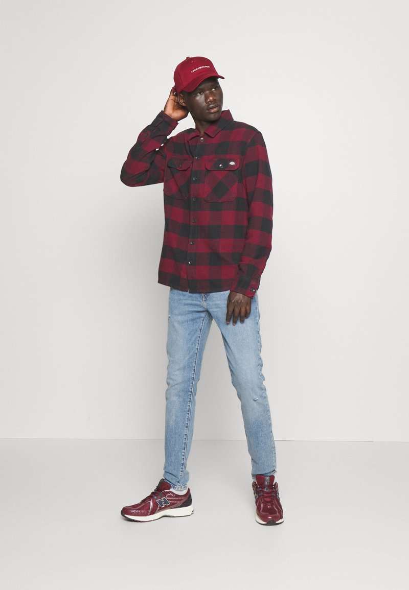 Dickies SACRAMENTO UNISEX - Skjortebluser - maroon/mørkerød - Zalando.dk