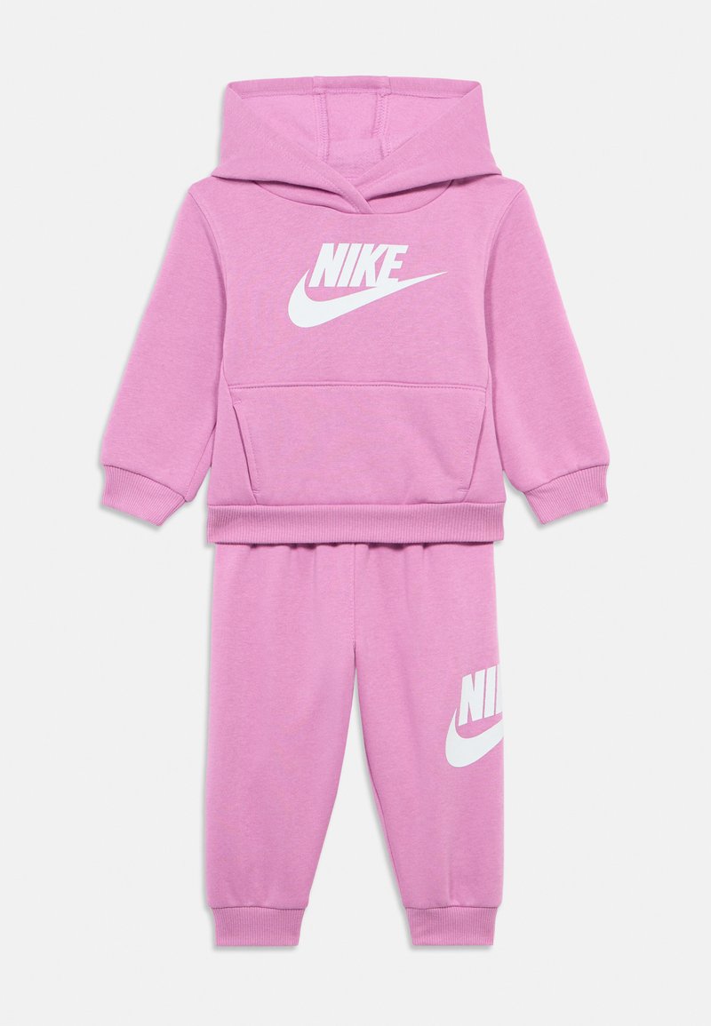 Nike Sportswear CLUB SET - Tracksuit bottoms - light magenta/lilac ...